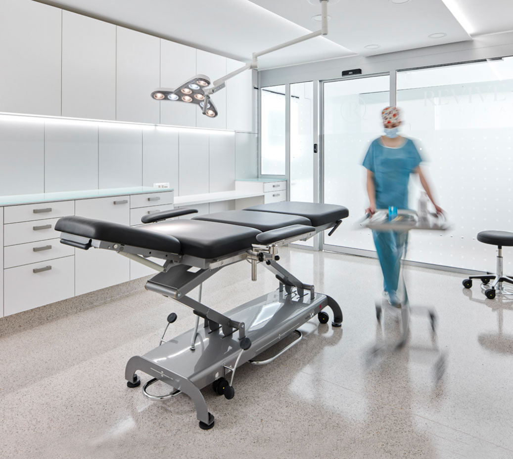 New Day surgery table S for outpatient procedures│Novak M