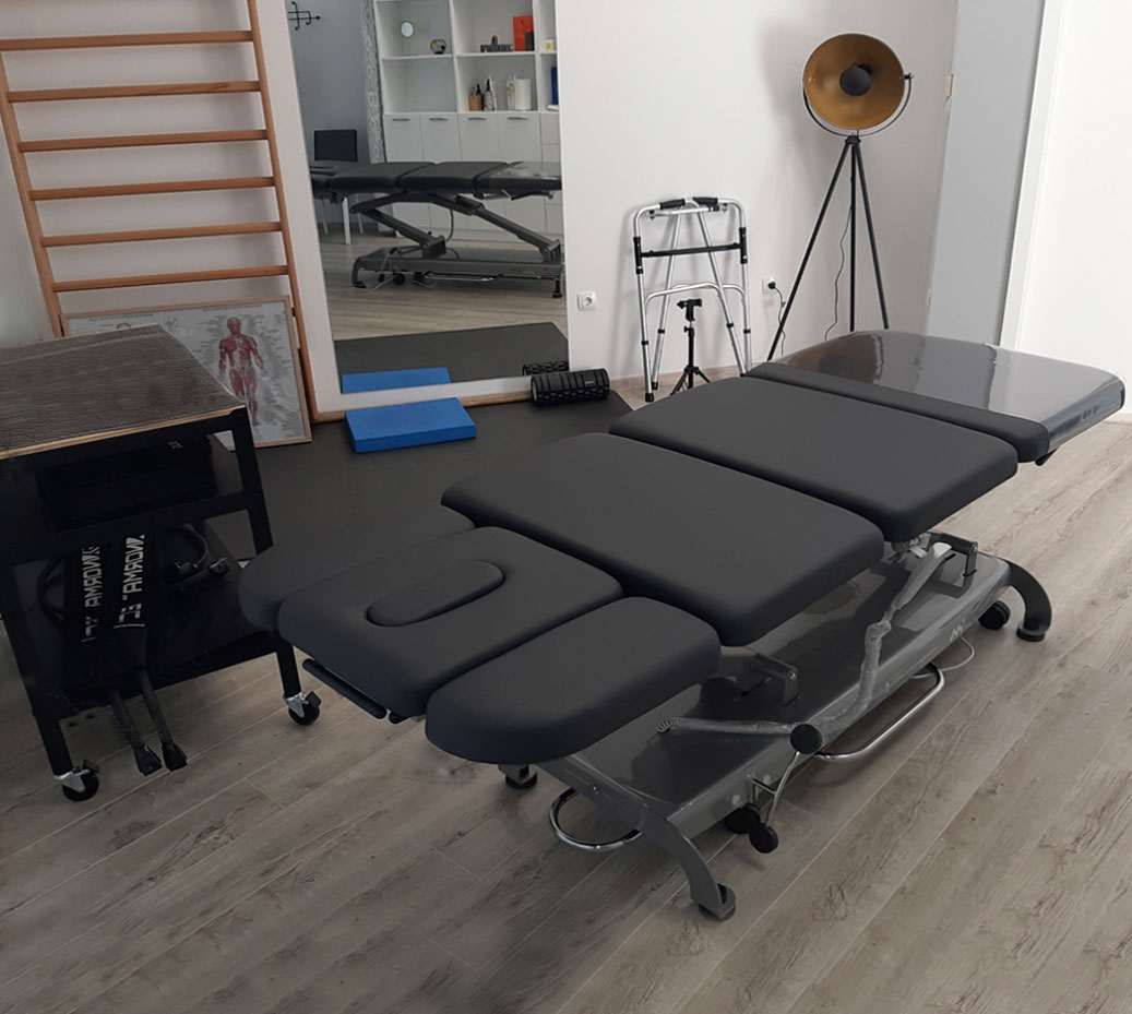 Therapy table S4 at Postura Physical Therapist │ Novak M