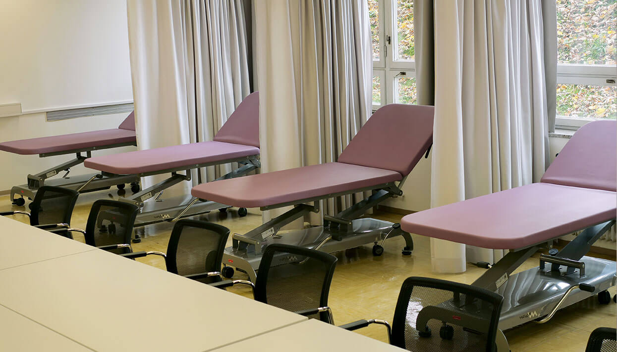 Examination tables in the Clinical Skills Training Center│Novak M