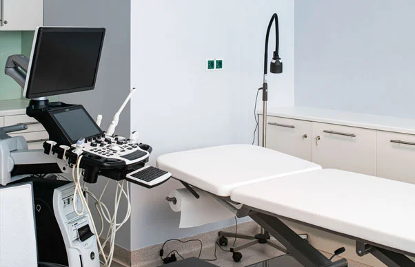 Atomos Klinik Währing: high-quality examination tables │ Novak M