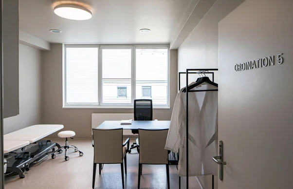 Atomos Klinik Währing: high-quality examination tables │ Novak M